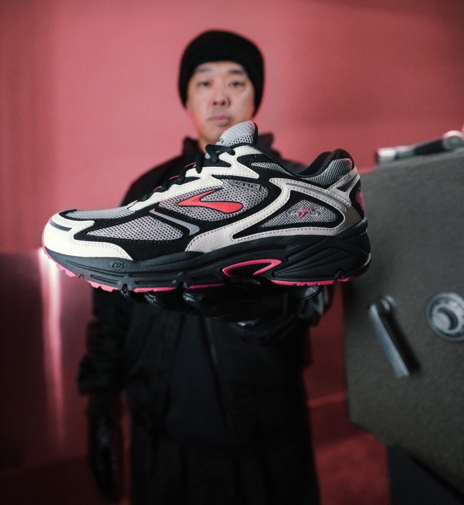 STAPLE Pigeon x Brooks Adrenaline GTS 4 - Modern Notoriety